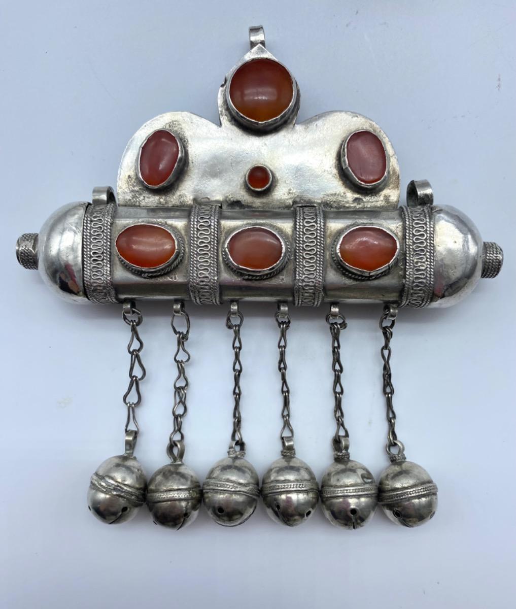 Antique Islamic Turkmen silver amulet Tumar and bozbend with carnelians ...